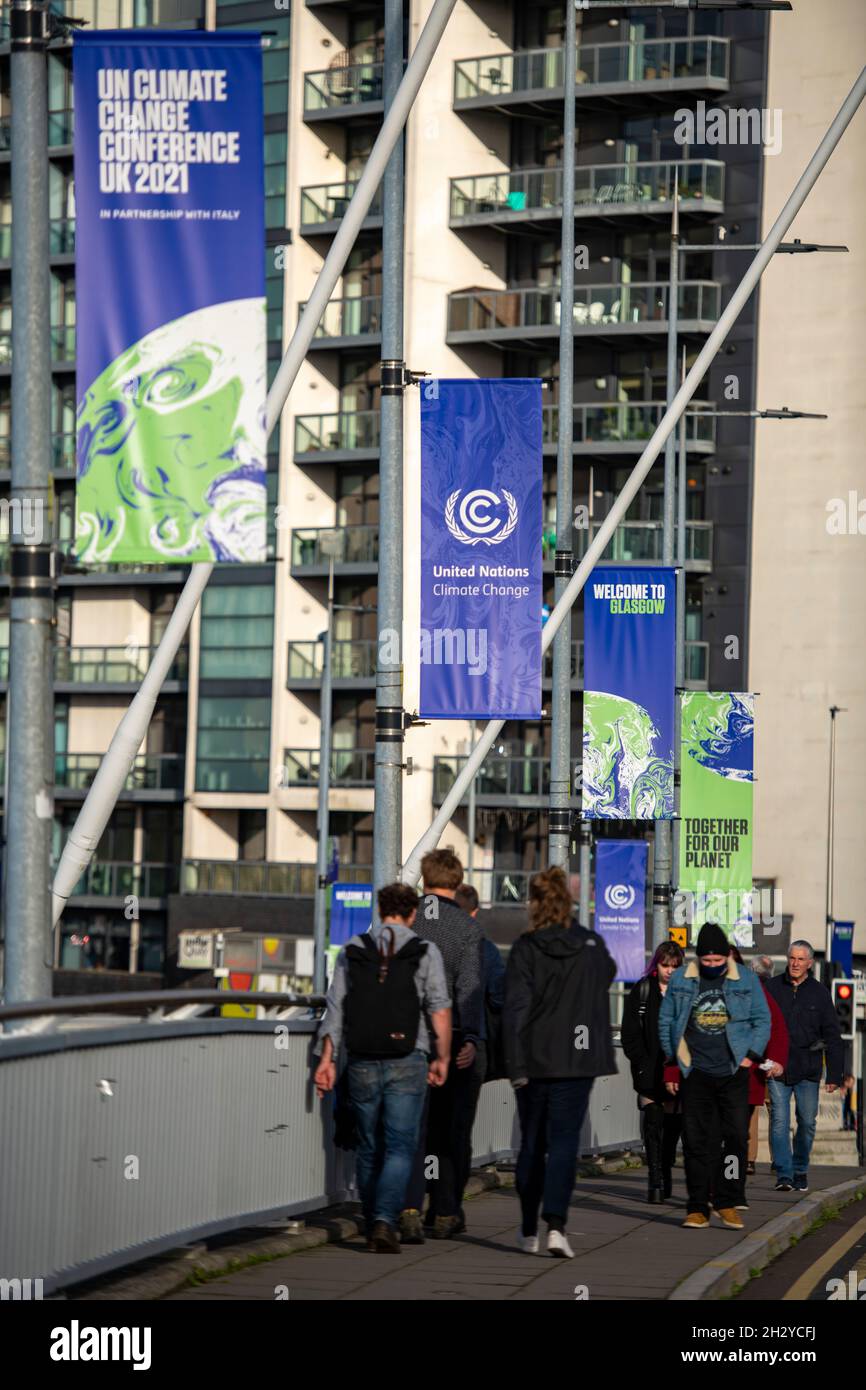 Welcome to glasgow banner cop26 glasgow hi-res stock photography and ...