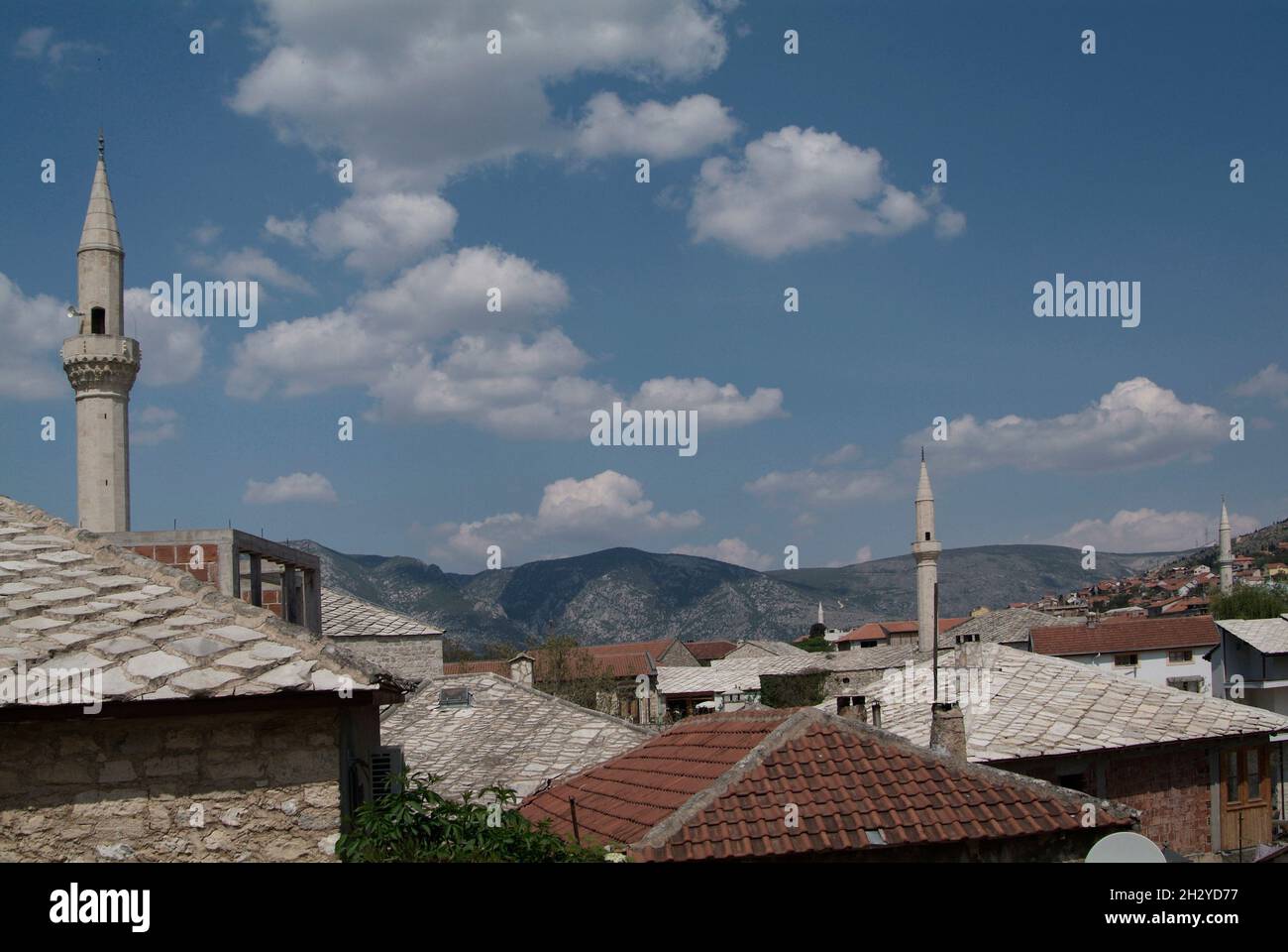 Bosnien-Herzegowina, Herzegowina-Region, Mostar, Altstadt mit Moscheen ...