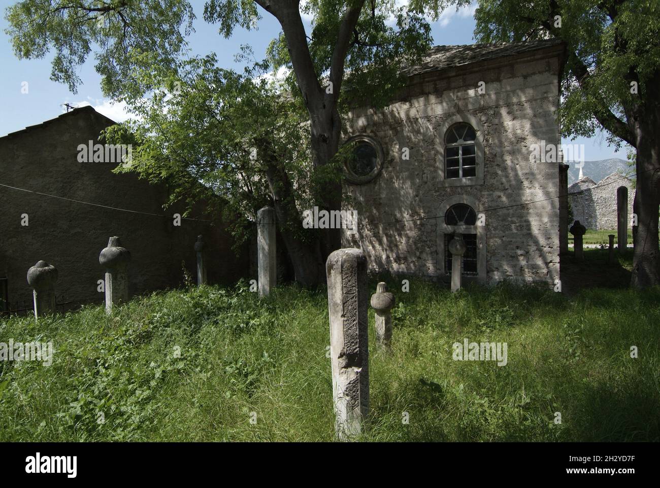 Bosnien-Herzegowina, Mostar, alte Grabsteine Karadozbegova-Moschee ...
