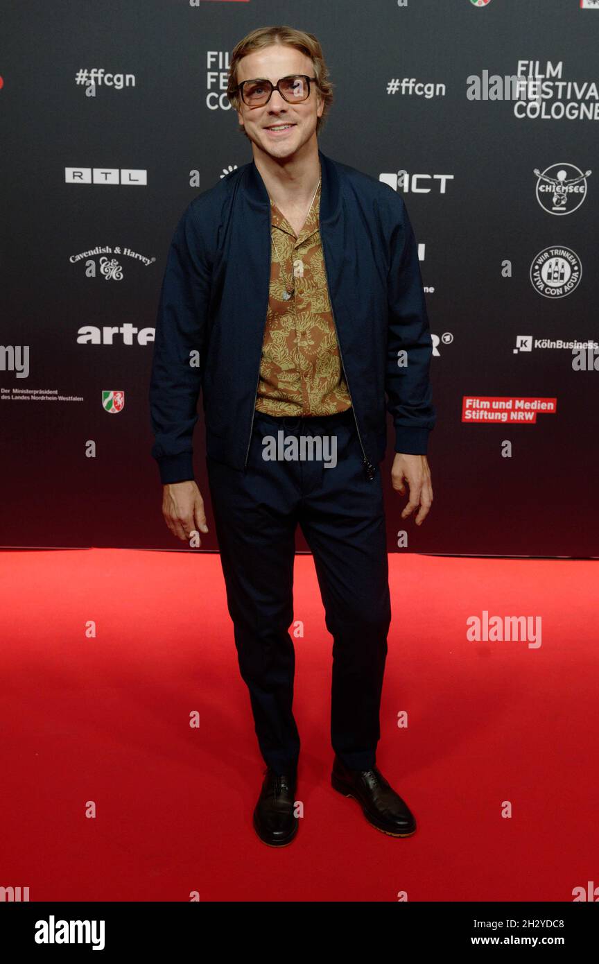 Cologne, Germany. 24th Oct, 2021. The actor Albrecht Schuch comes to ...