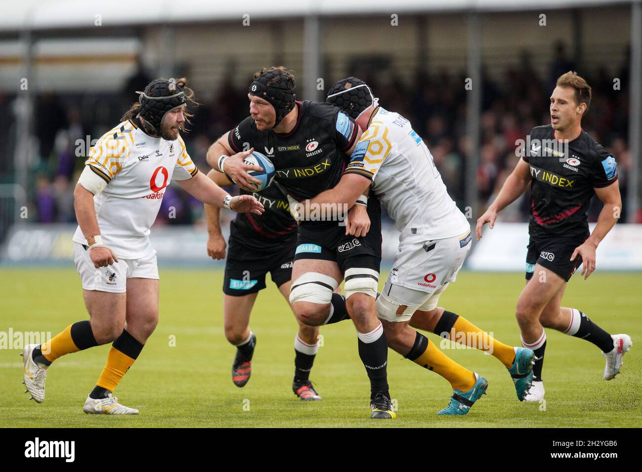 Tim Swinson #19 of Saracens in action Stock Photo - Alamy