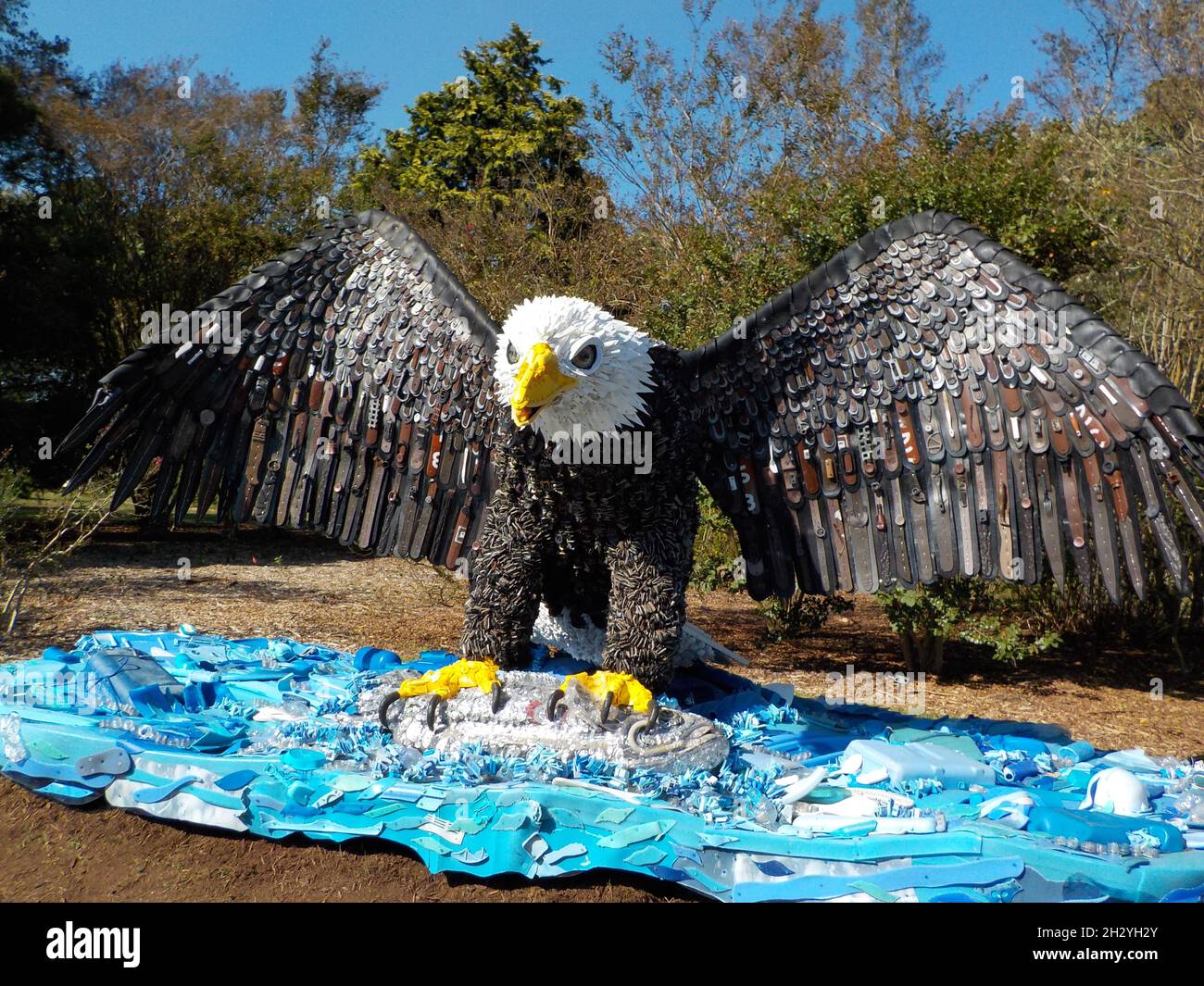 Sculpture trash hi-res stock photography and images - Alamy