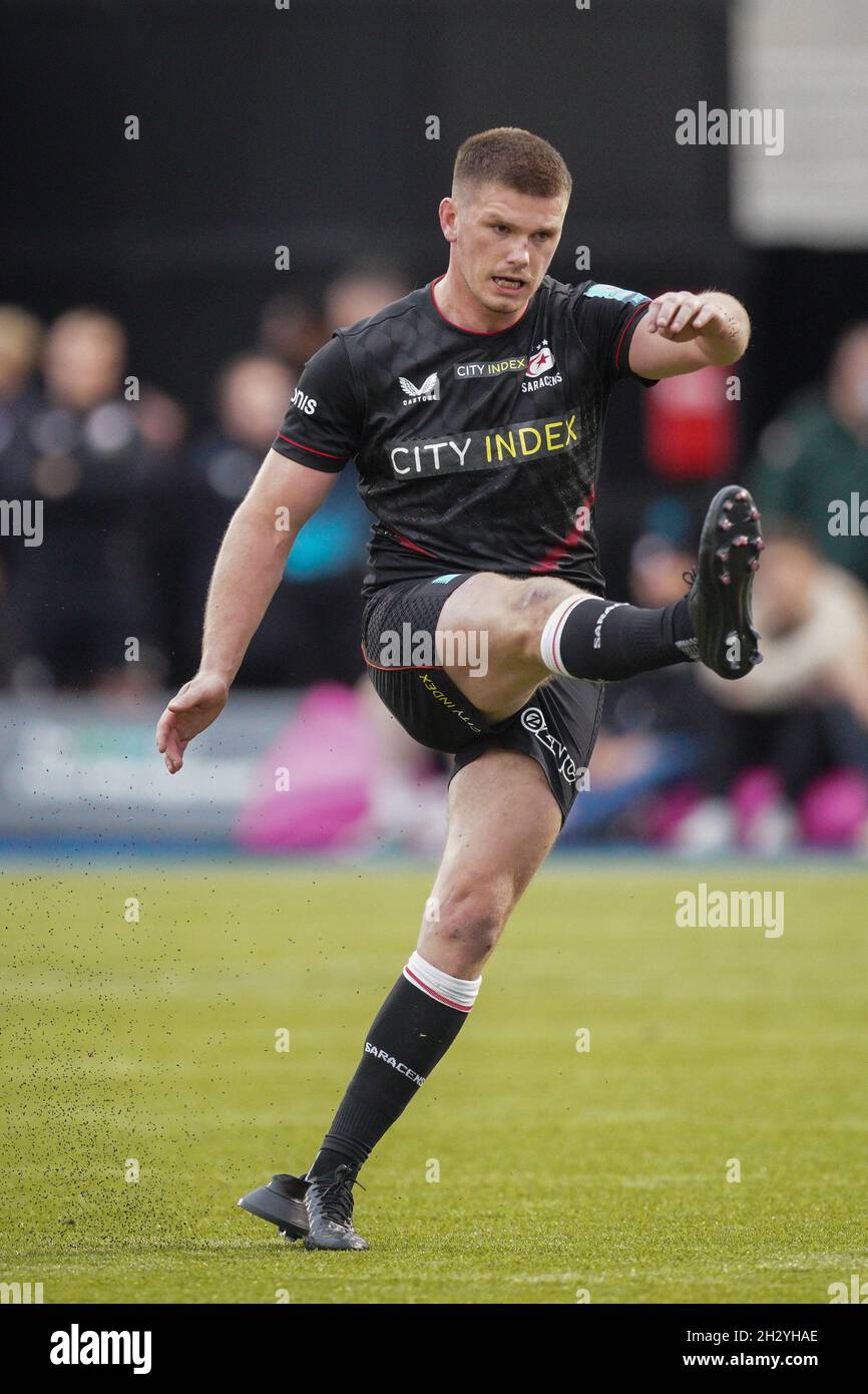 Owen Farrell #10 of Saracens conversion kick Stock Photo - Alamy