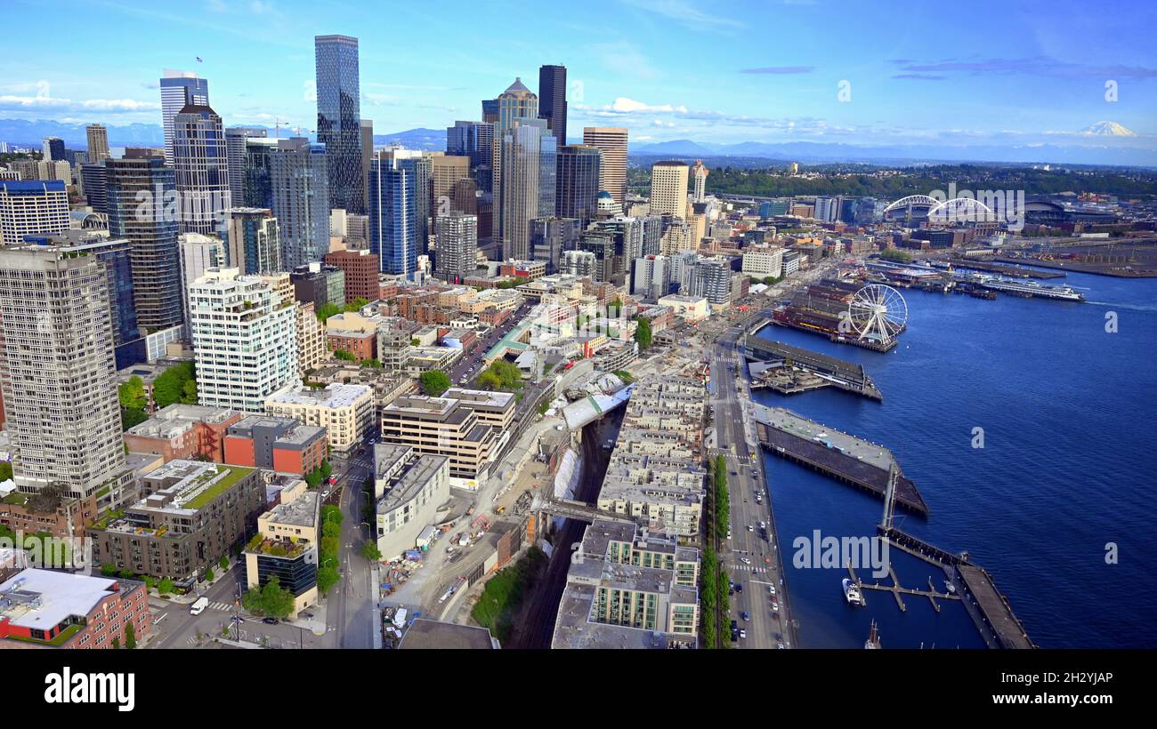 Seattle skyline mountains hi-res stock photography and images - Alamy