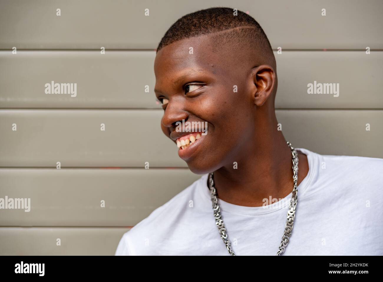 Smiling black man afro hi-res stock photography and images - Alamy