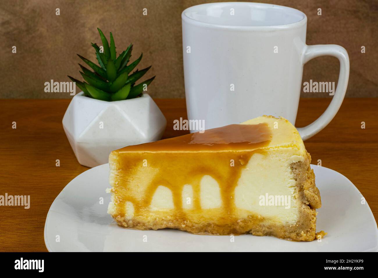 Carmel top cheese cake hi-res stock photography and images - Alamy