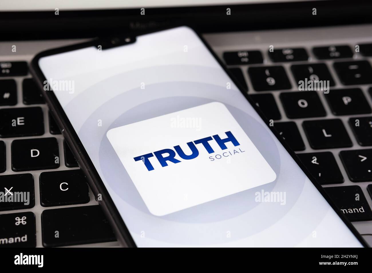 Truth social app hi-res stock photography and images - Alamy