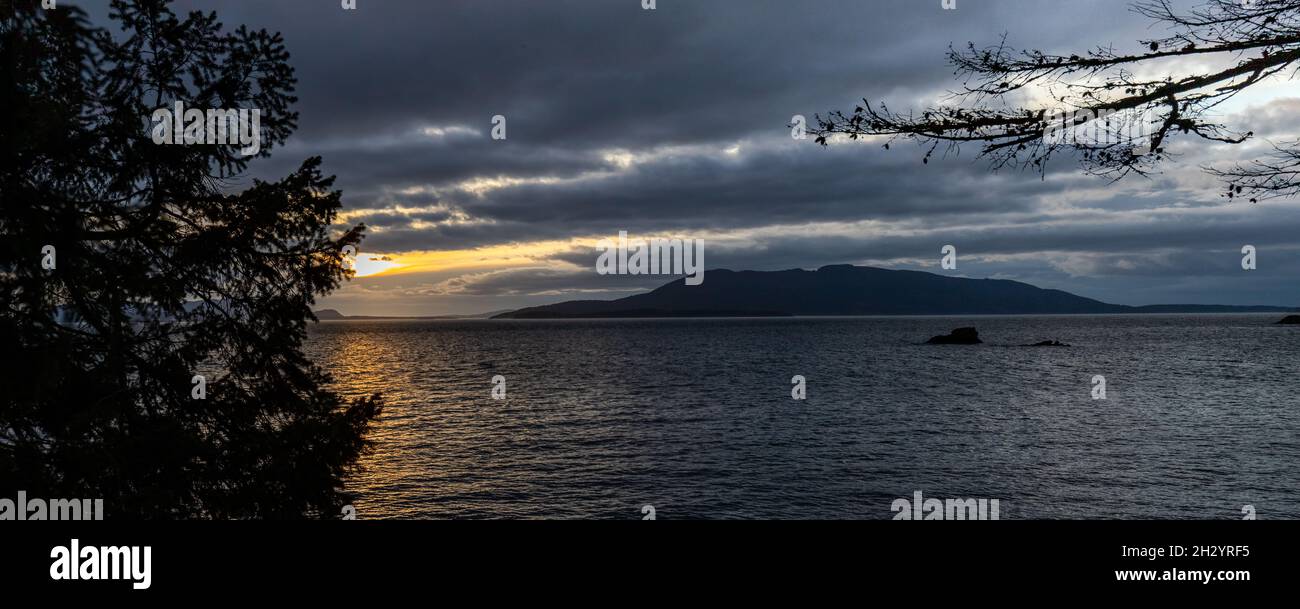 Sunset over the Samish Bay taken from Larrabee State Park Washington ...