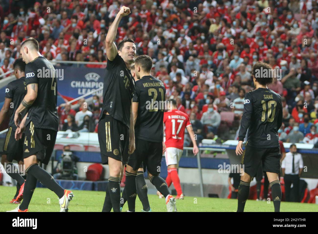 Robert lewandowski goal celebration hi-res stock photography and images ...