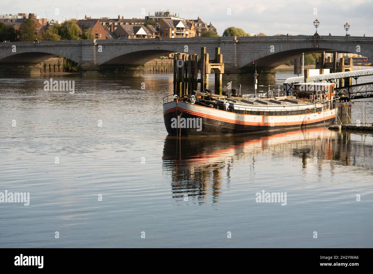 Putney embankment, Wandsworth, London, England Stock Photo - Alamy