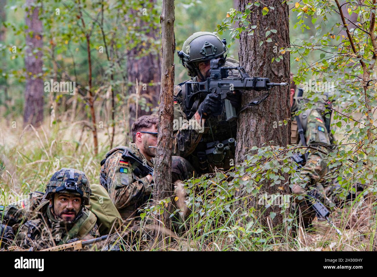 Soldiers from the Rapid Response Forces Division provide security ...