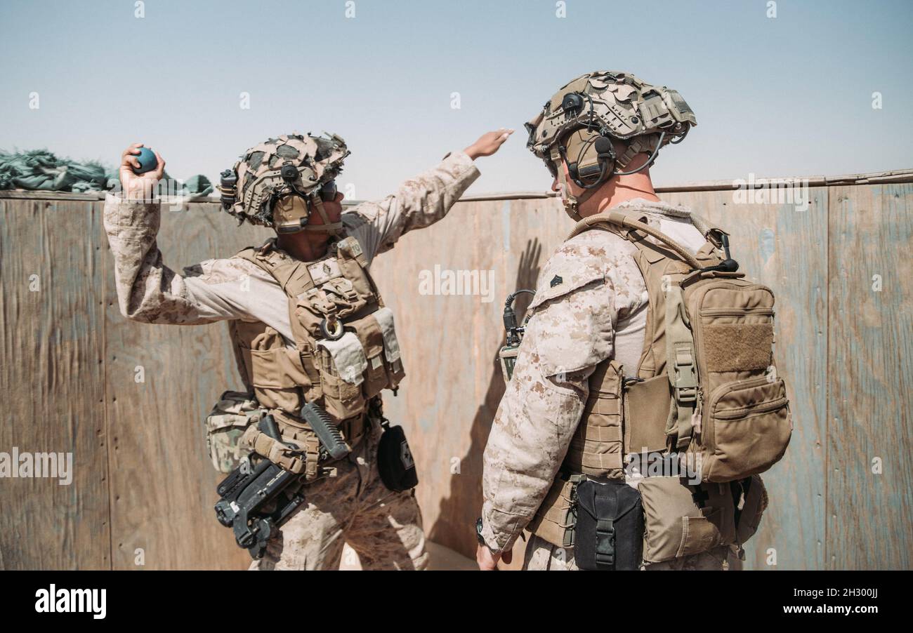 Grenadier range hi-res stock photography and images - Alamy