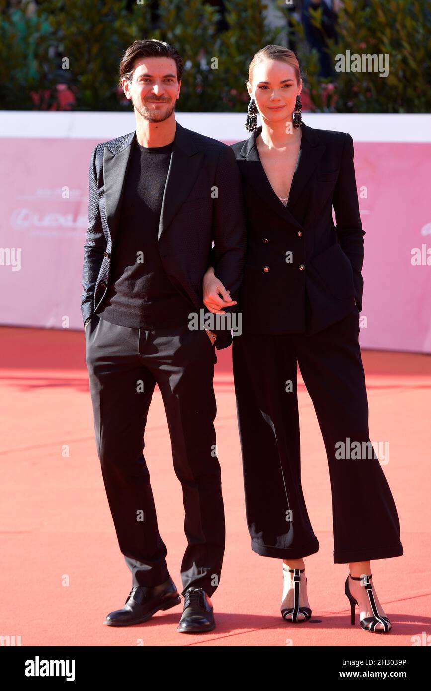 Jennifer bianchi hi-res stock photography and images - Alamy