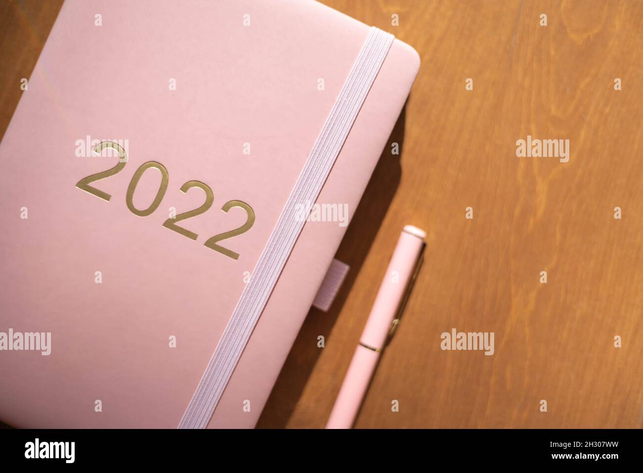 Pink coral colored diary for the year 2022, pen, coffee Stock Photo - Alamy