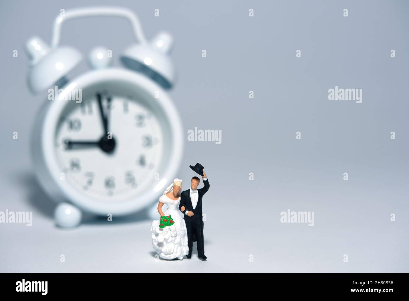 Wedding time and schedule concept miniature people, toys photography ...