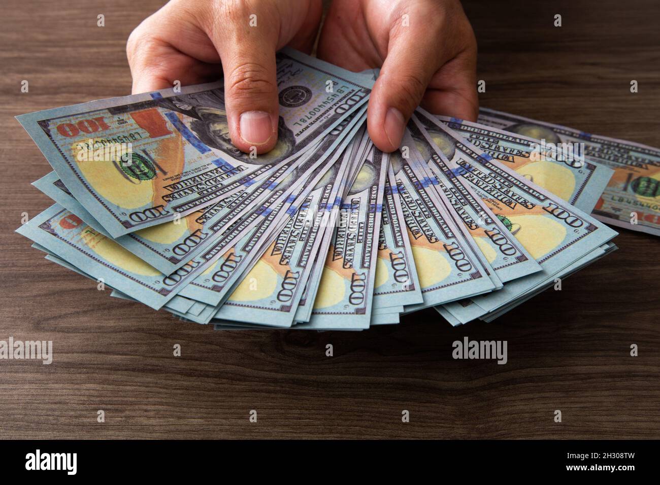 100 usd hi-res stock photography and images - Alamy