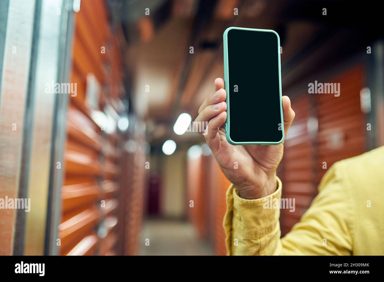 Male hand showing smartphone screen Stock Photo - Alamy