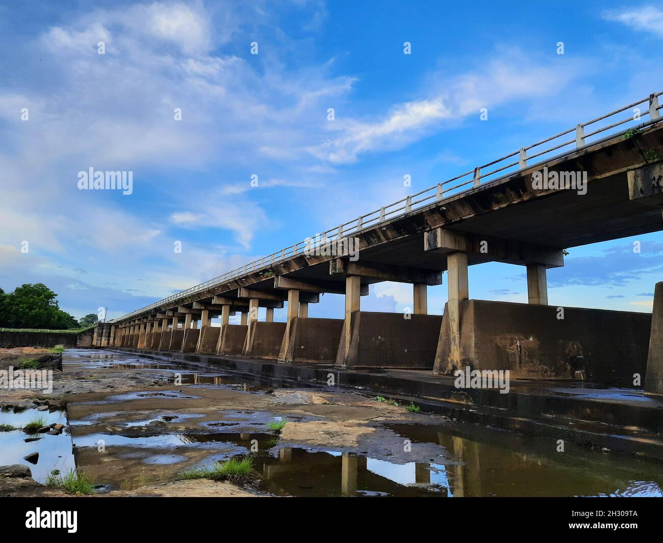 Beautiful bridge sluice gates hi-res stock photography and images - Alamy