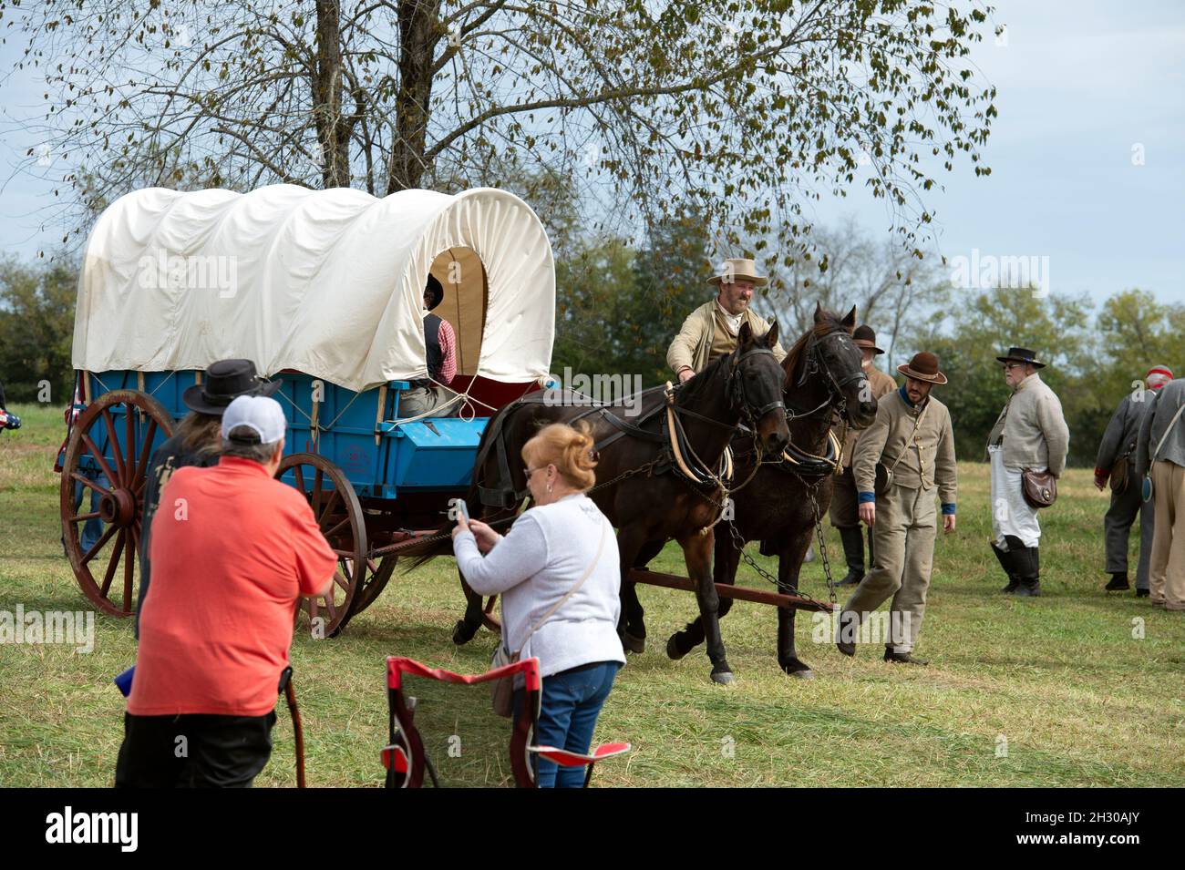 Lebanon, Tennessee, USA. 24th Oct, 2021. A period horse drawn wagon ...