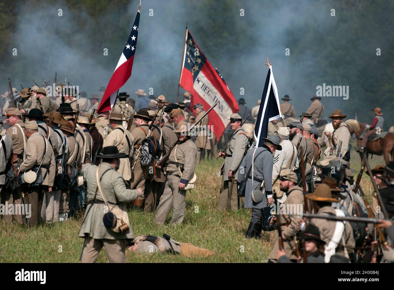 Lebanon, Tennessee, USA. 24th Oct, 2021. Confederate soldiers engage in ...