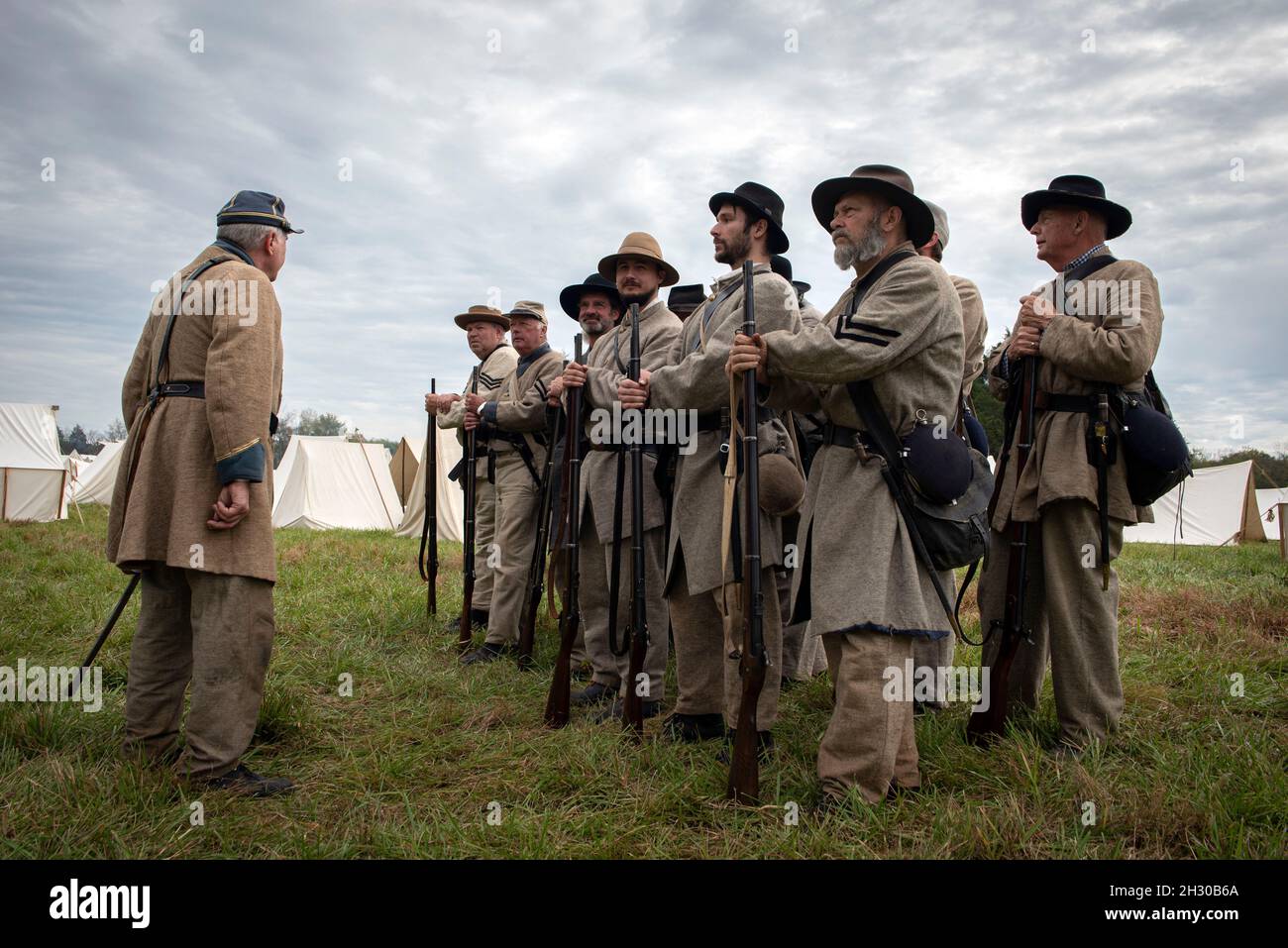 Lebanon, Tennessee, USA. 24th Oct, 2021. Confederate reenactors drill ...