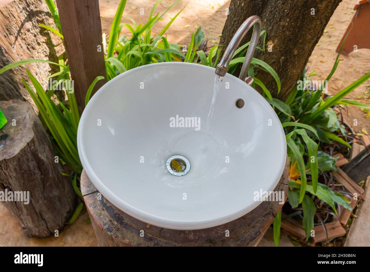 hand washing sinks outdoor with white sink Stock Photo - Alamy