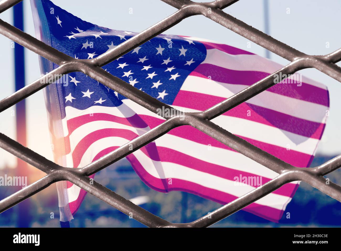 Flag usa fence hi-res stock photography and images - Alamy