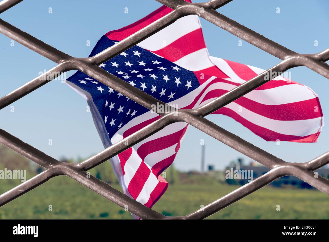 Flag usa fence hi-res stock photography and images - Alamy