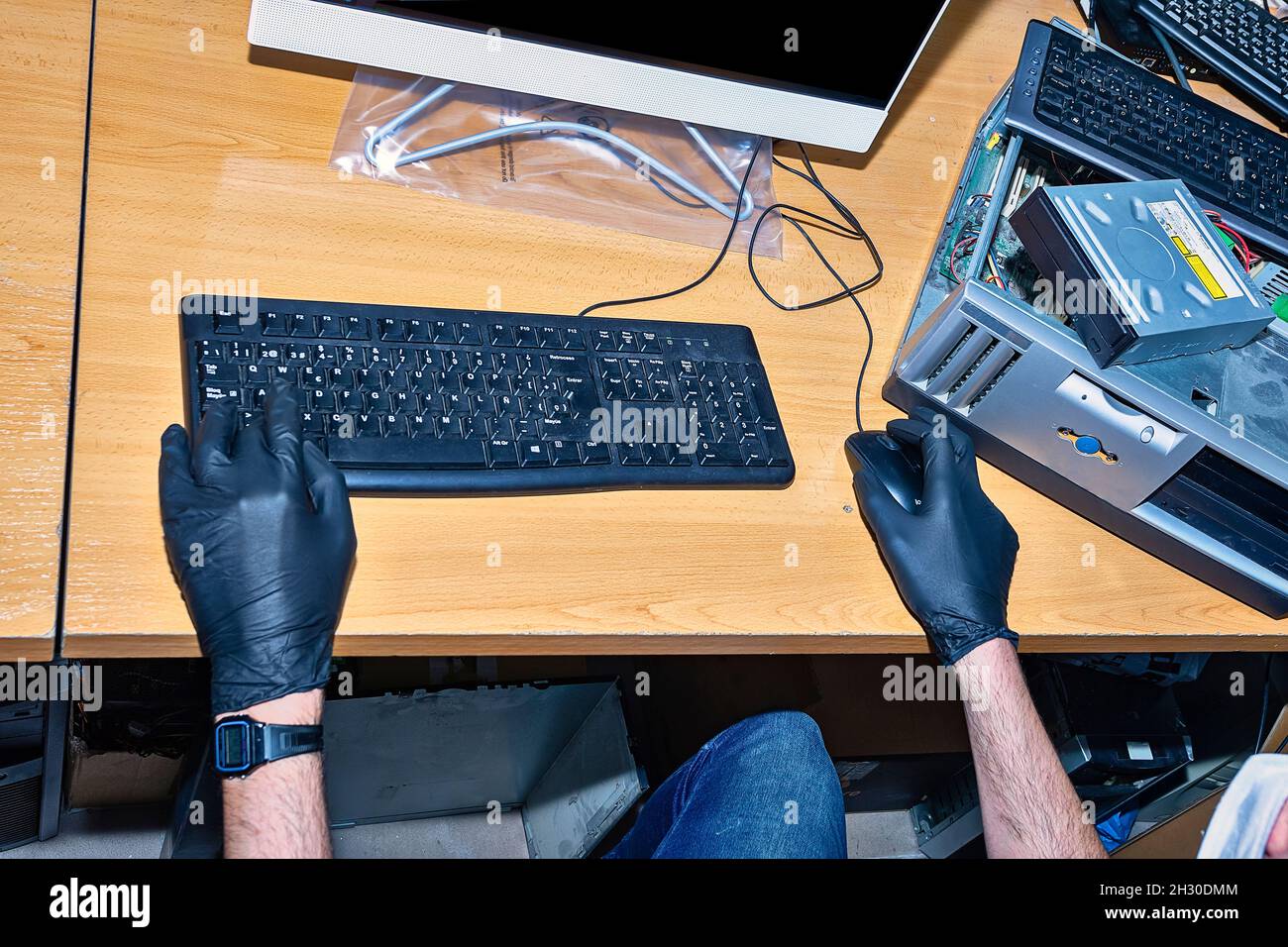 Engineering service desk hi-res stock photography and images - Alamy