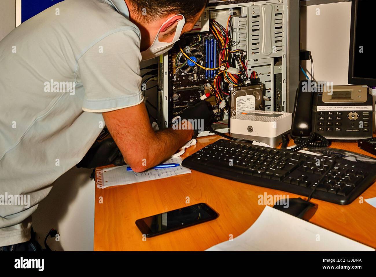 Client system technician hi-res stock photography and images - Alamy
