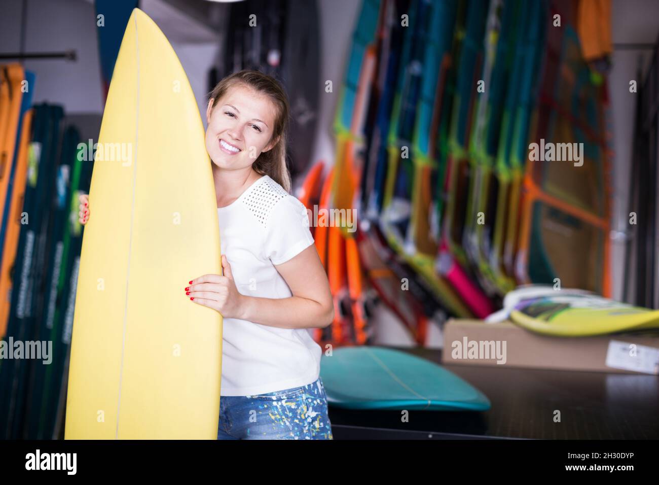Female longboard surfing hi-res stock photography and images - Alamy