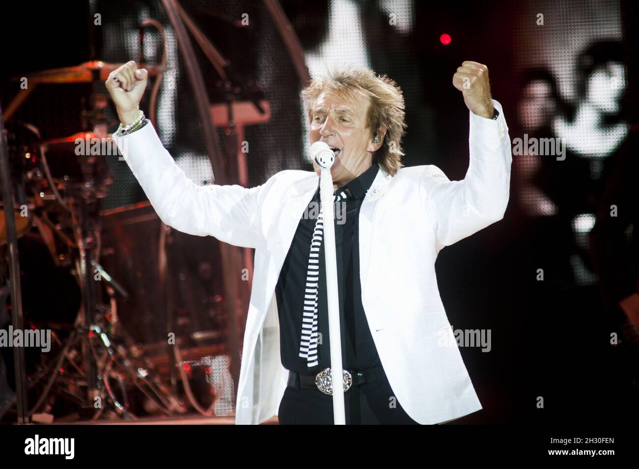 Rod Stewart performing live in concert at the O2 arena in London Stock ...