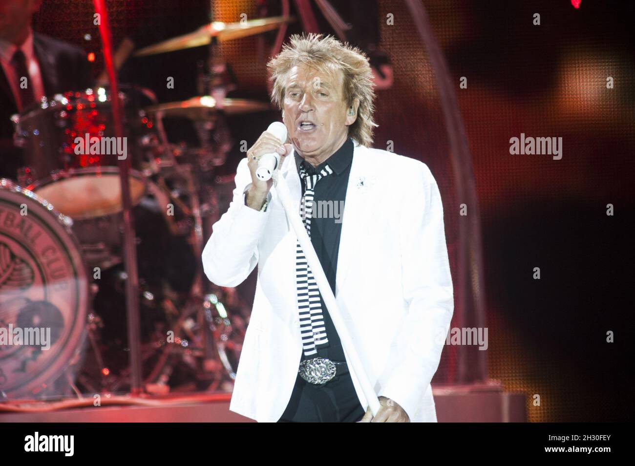 Rod Stewart performing live in concert at the O2 arena in London Stock ...