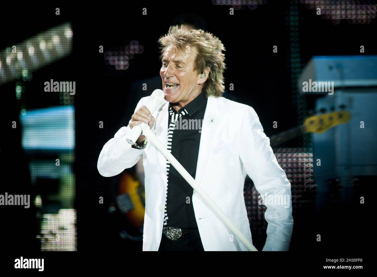 Rod Stewart performing live in concert at the O2 arena in London Stock ...