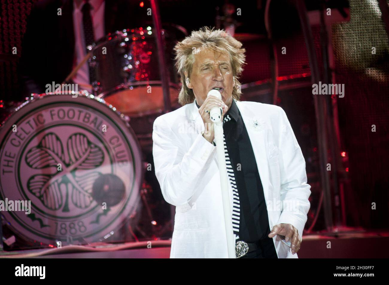 Rod Stewart performing live in concert at the O2 arena in London Stock ...