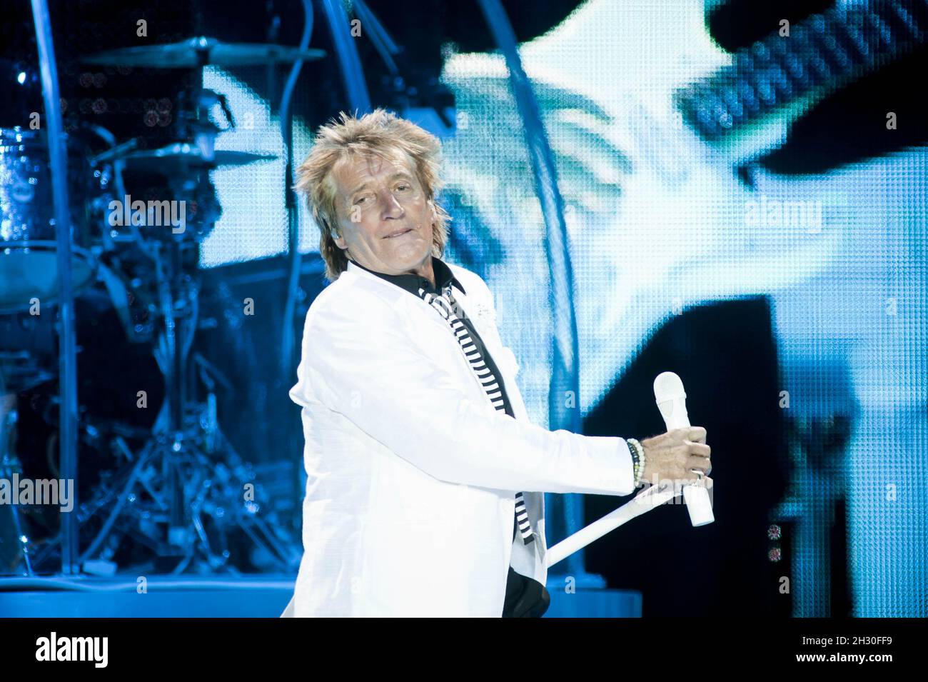 Rod Stewart performing live in concert at the O2 arena in London Stock ...