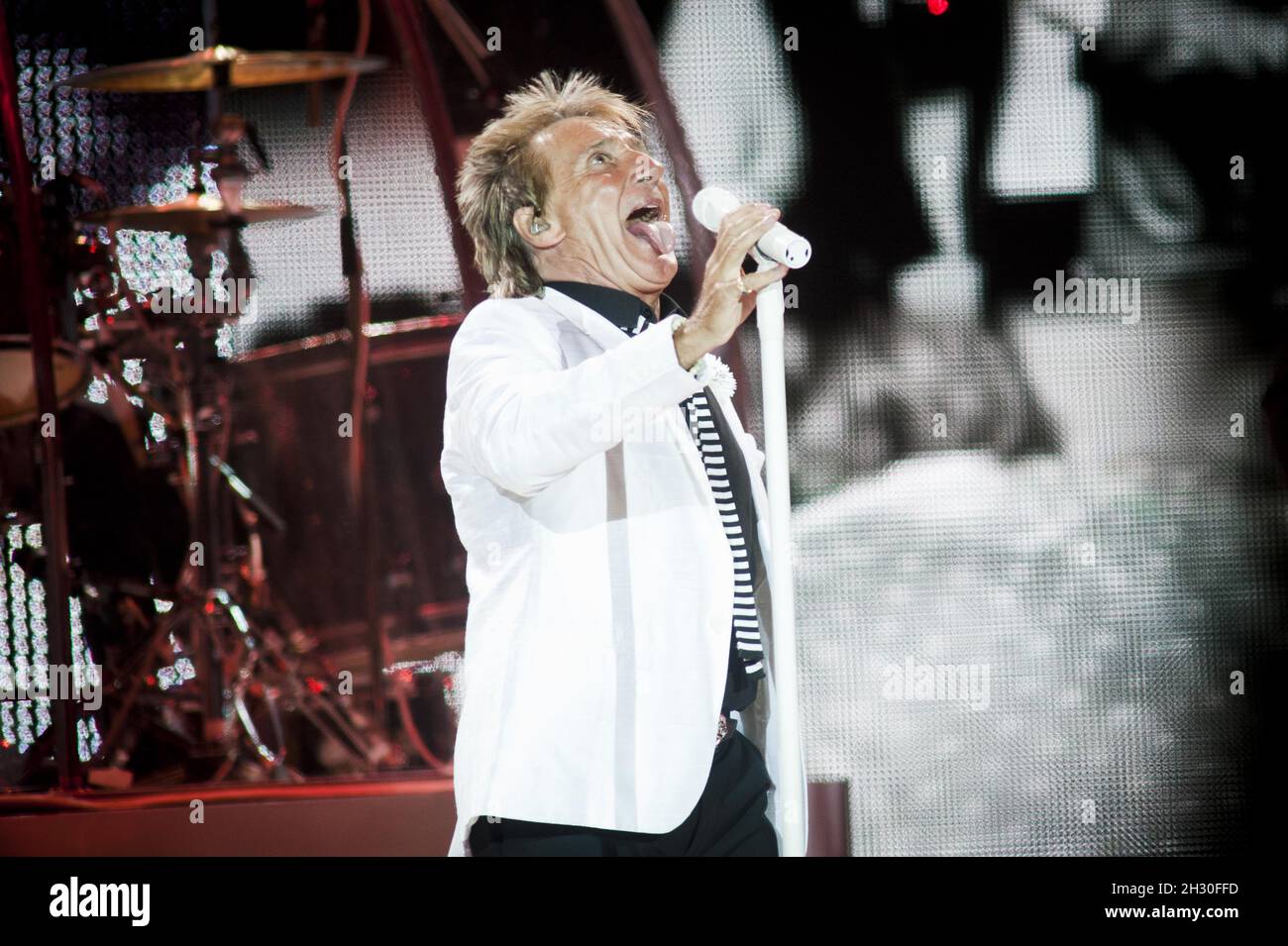 Rod Stewart performing live in concert at the O2 arena in London Stock ...