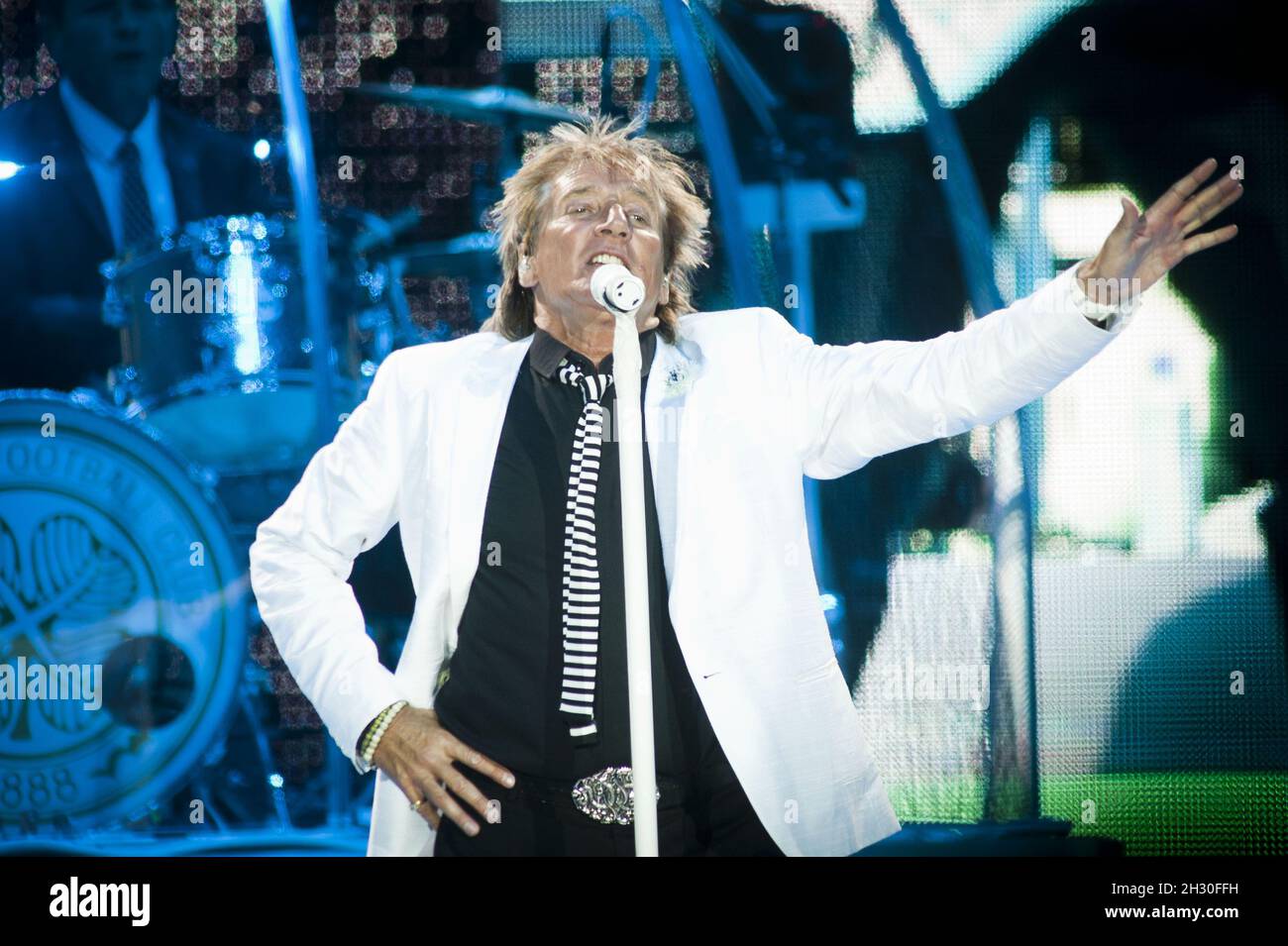 Rod Stewart performing live in concert at the O2 arena in London Stock ...