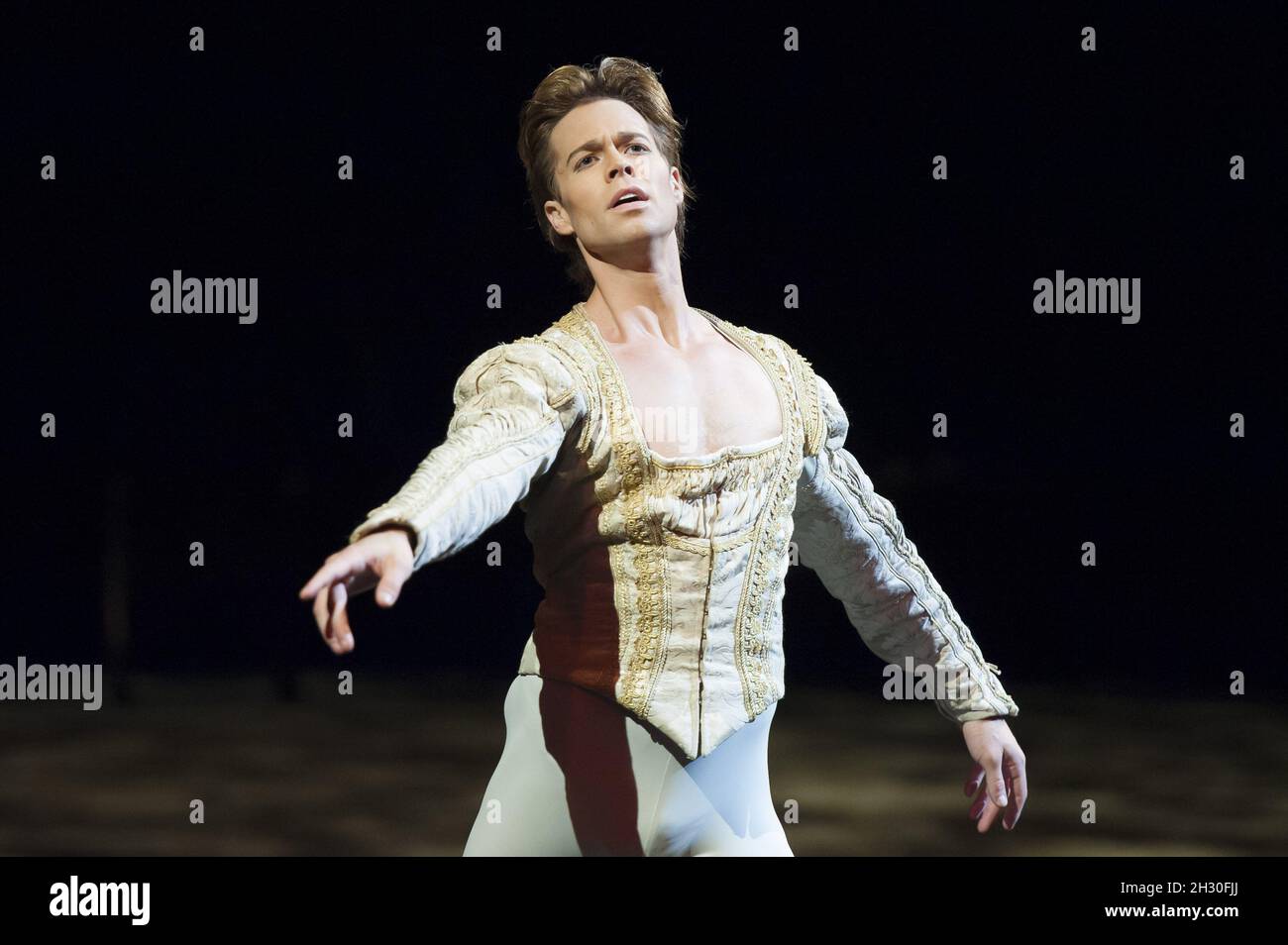 Swan lake royal albert hall hi-res stock photography and images - Alamy