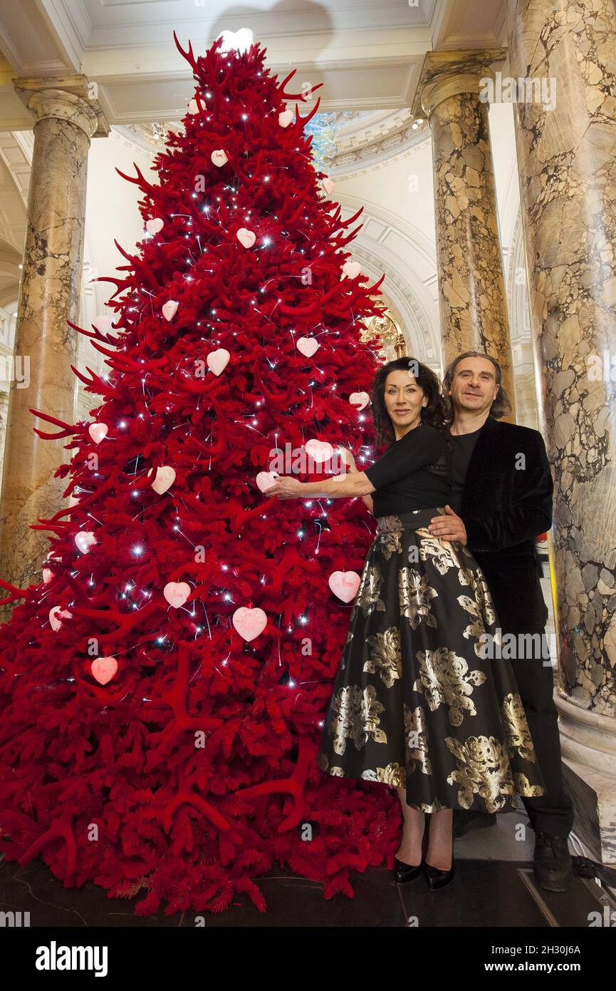 The V&A's 2013 'Red Velvet Tree of Love' Christmas Tree designed by ...