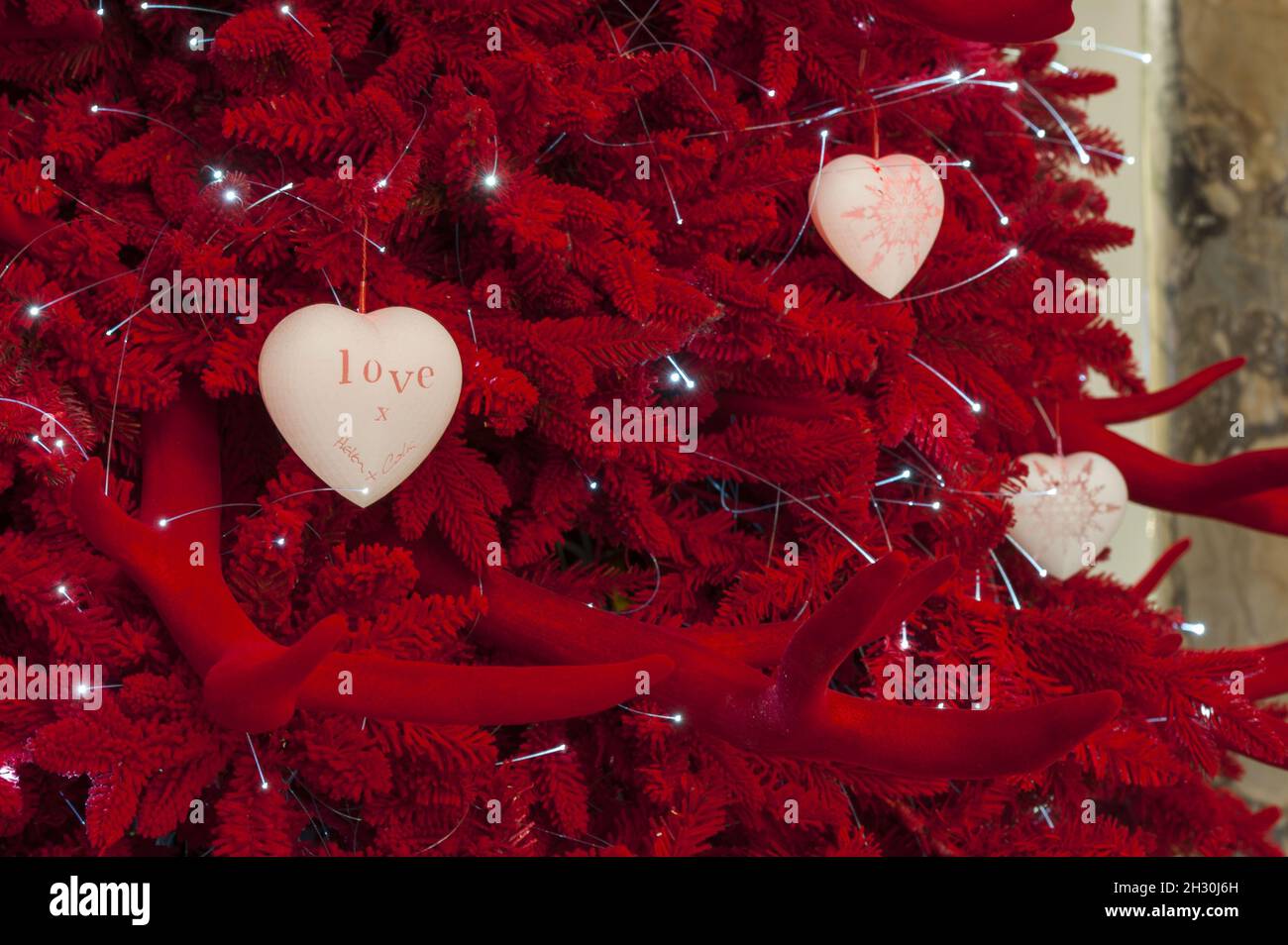 The V&A's 2013 'Red Velvet Tree of Love' Christmas Tree designed by ...