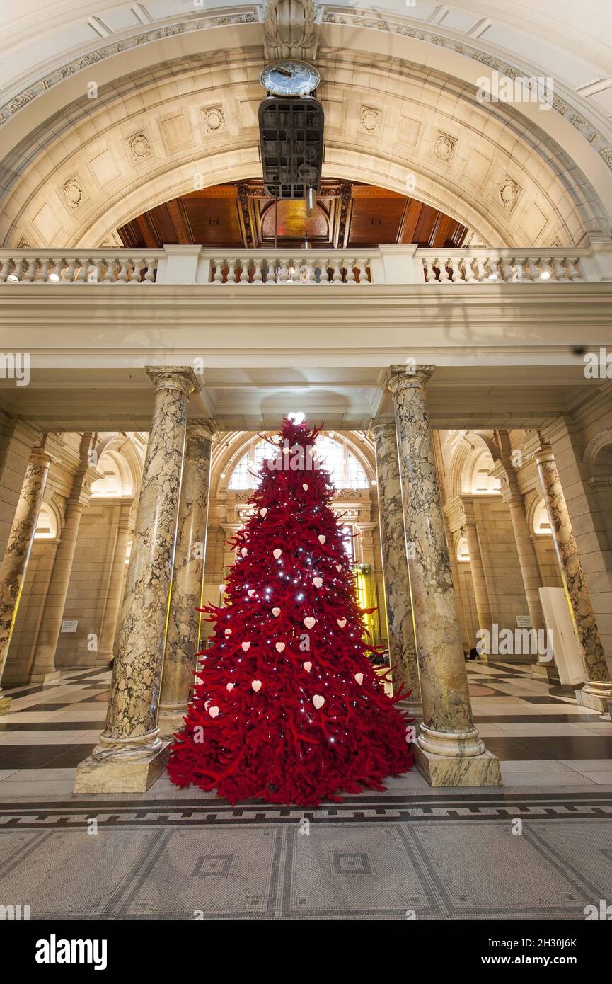 The V&A's 2013 'Red Velvet Tree of Love' Christmas Tree designed by ...