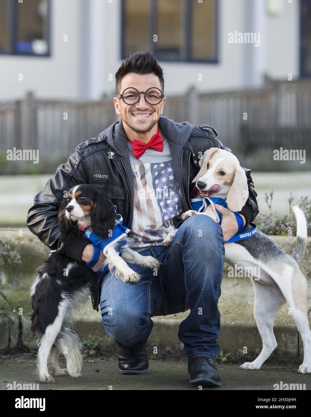 Peter Andre names two dogs at Battersea Dogs & Cats Home after the two ...