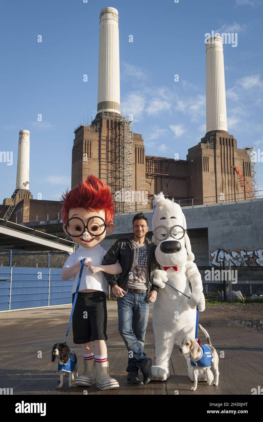 Peter Andre names two dogs at Battersea Dogs & Cats Home after the two ...