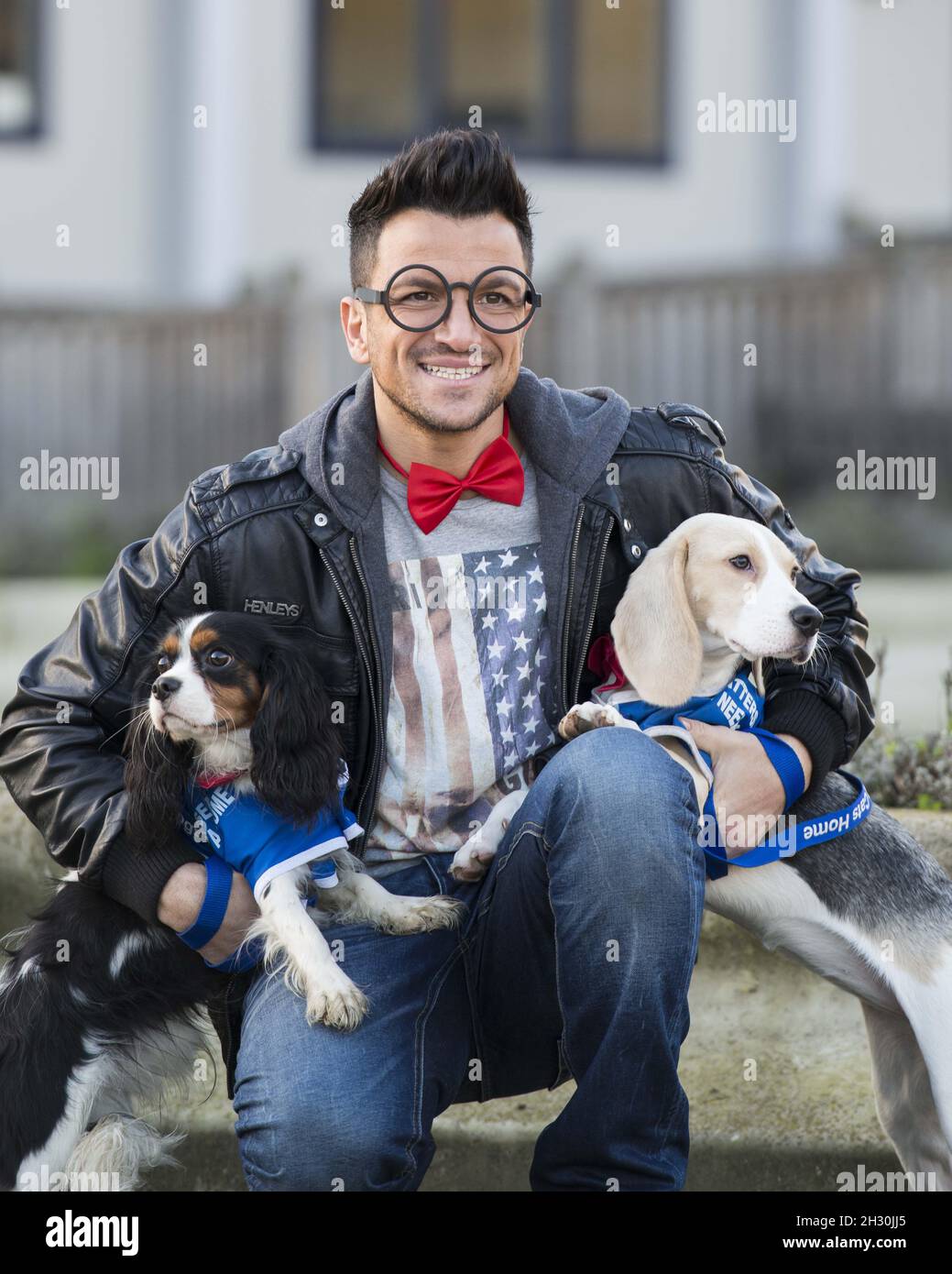 Peter Andre names two dogs at Battersea Dogs & Cats Home after the two ...