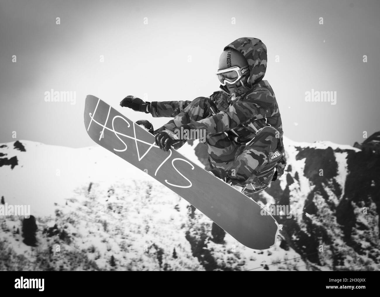 Pro snowboard rider Mike Austin in action on day 4 of Snowbombing ...