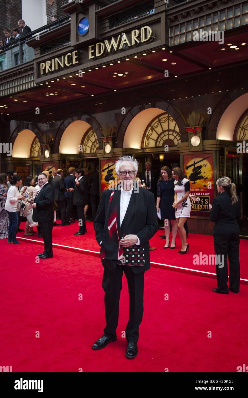 Jonathan pryce miss saigon hi-res stock photography and images - Alamy