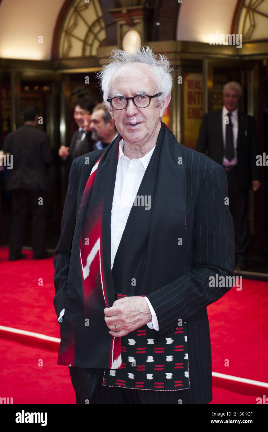 Jonathan pryce miss saigon hi-res stock photography and images - Alamy