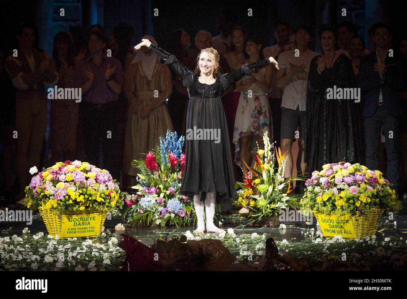 Curtain call ballet hi-res stock photography and images - Alamy