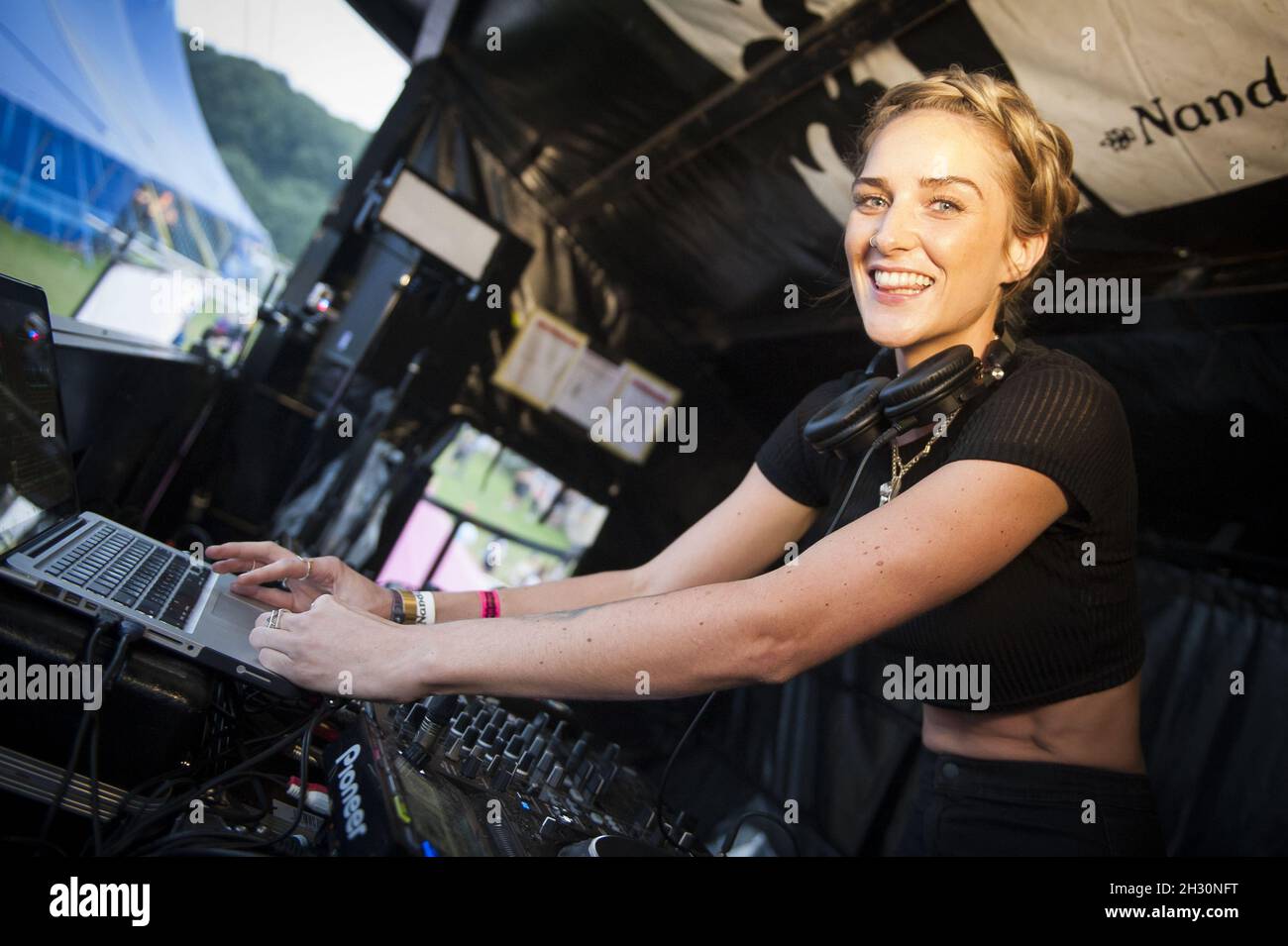 Indiana (Lauren Henson) DJ's on the Nando's stage on day 2 of Bestival ...